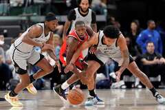 Spurs roll past the Clippers 118-99 without Victor Wembanyama for 11th ...