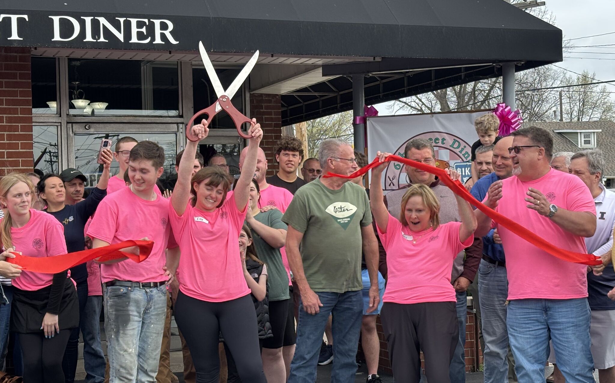 GoGo-May’s Sixth Street Diner opens in Wood River with a family feel
