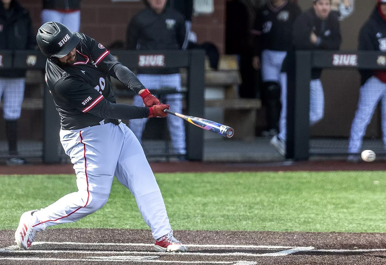 SIUE baseball splits doubleheader, wins USI series