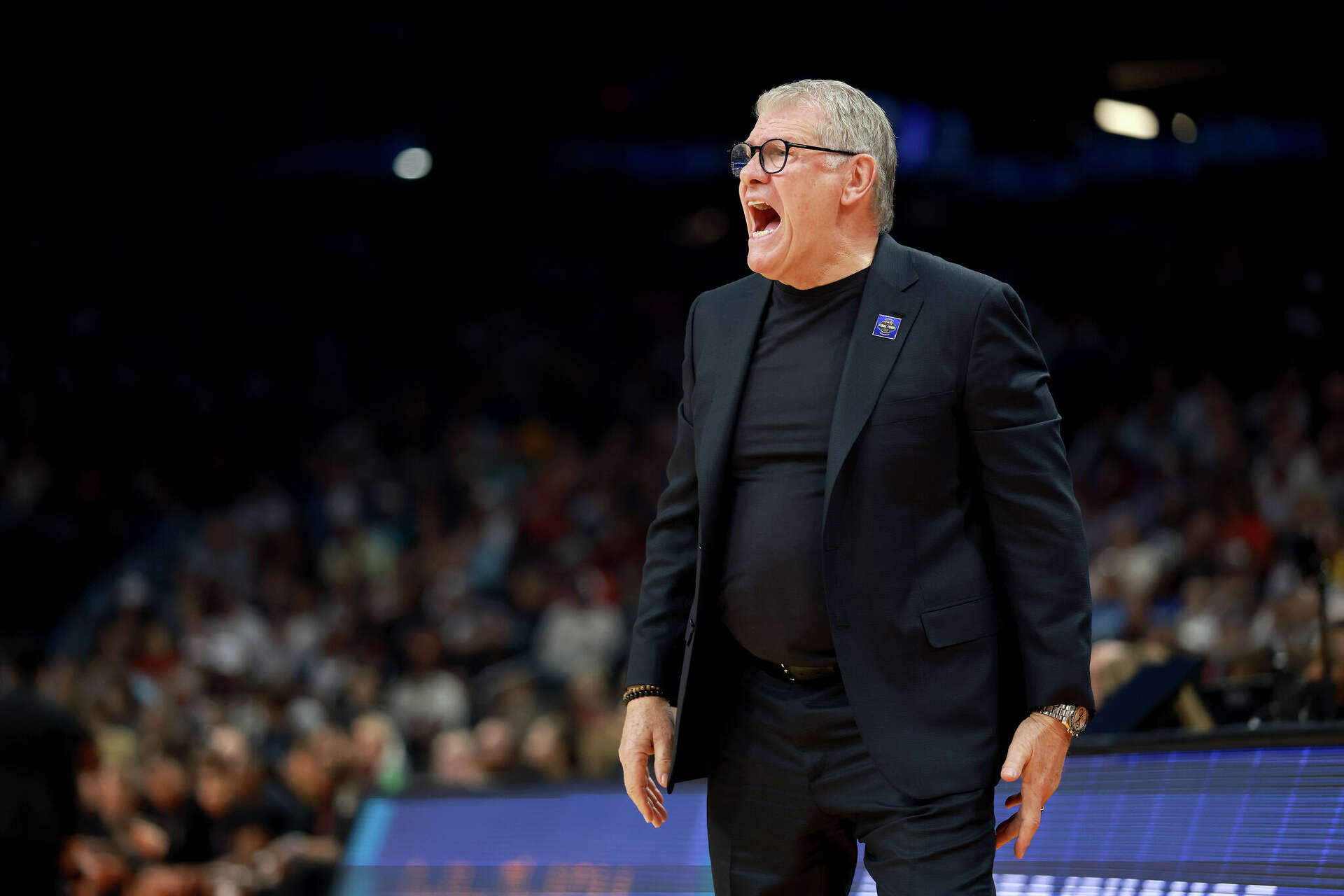 Geno Auriemma attacks referees for UConn foul deficiency