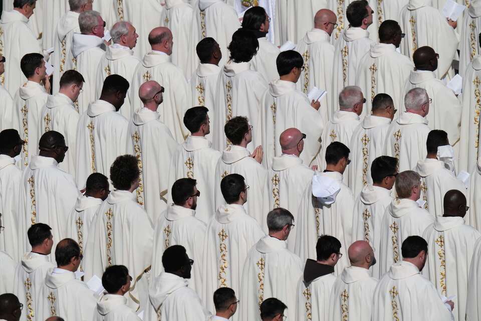 Photos show Pope Leo's first Easter Mass as pontiff