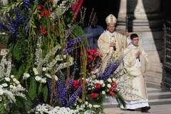 Photos show Pope Leo's first Easter Mass as pontiff