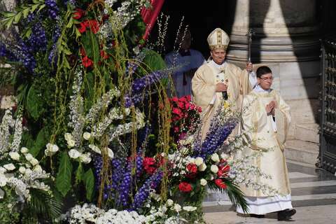 Photos show Pope Leo's first Easter Mass as pontiff