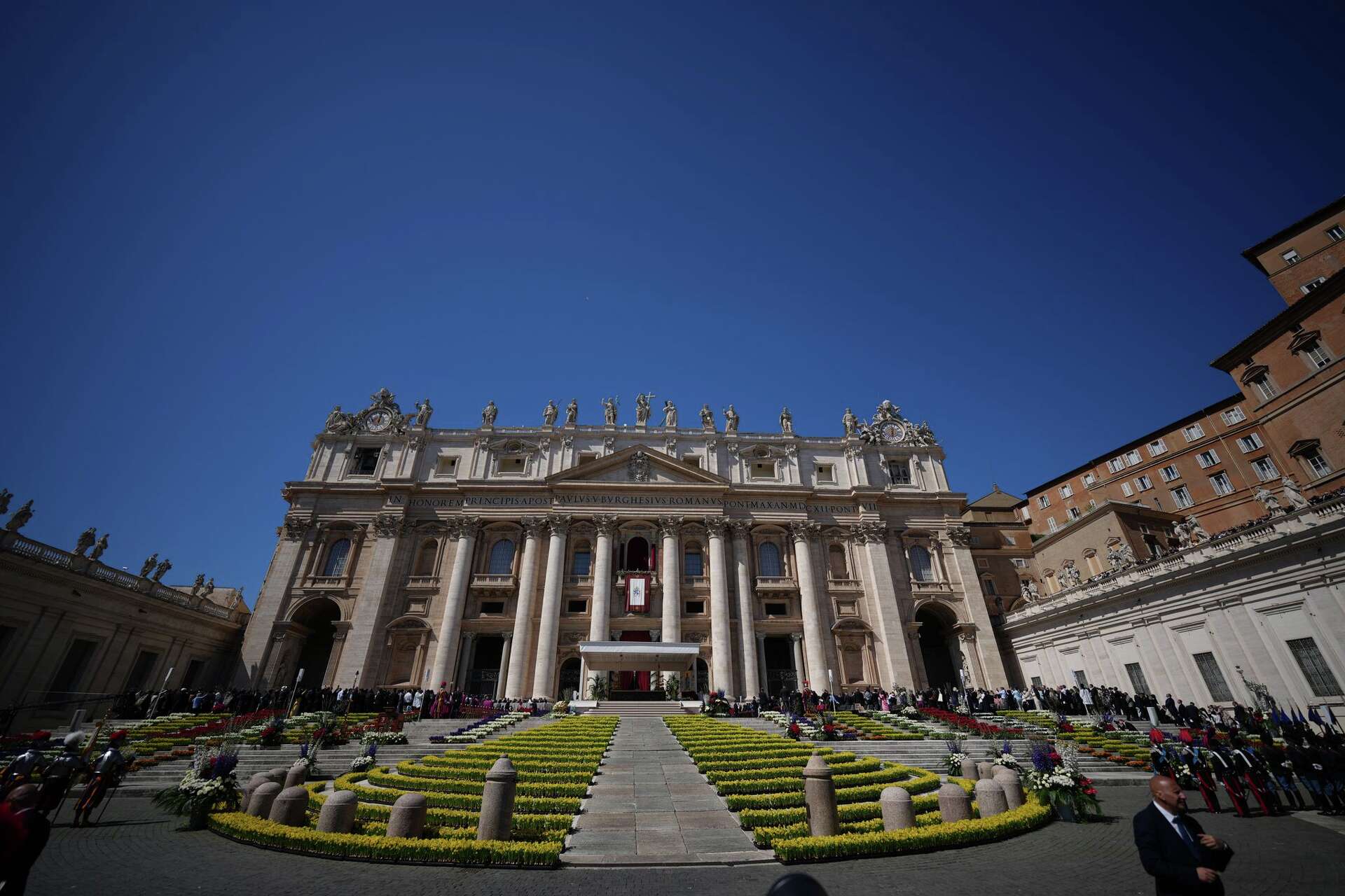 Photos show Pope Leo's first Easter Mass as pontiff
