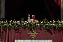 Photos show Pope Leo's first Easter Mass as pontiff