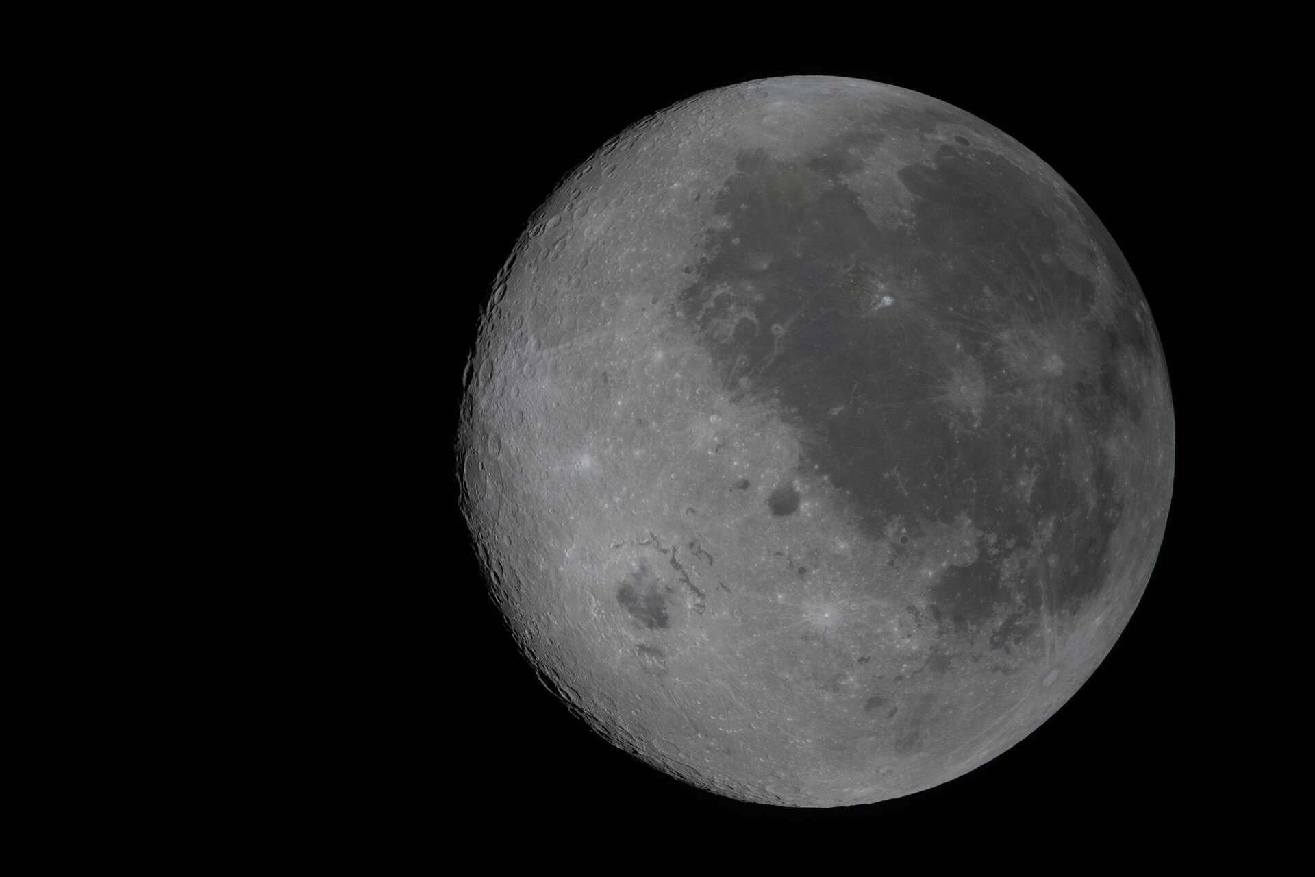 Artemis II breaks Apollo 13’s distance record with daring moon flyby ...