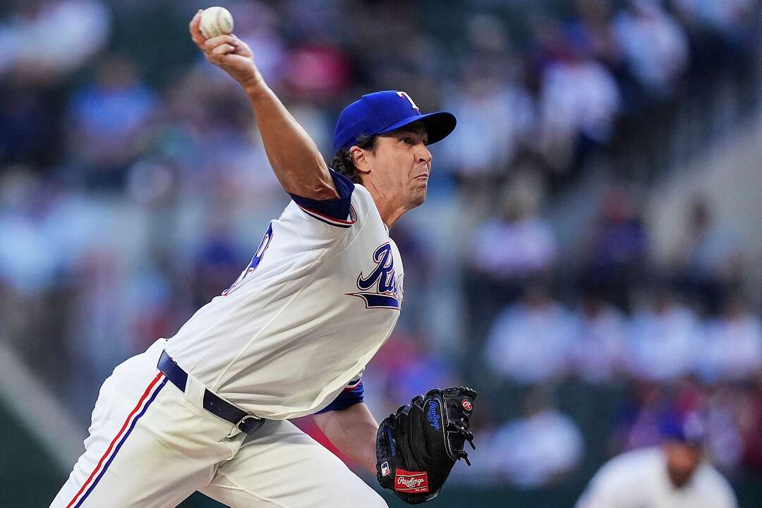 Rangers' Jacob deGrom looks part with 'electric' start vs. Mariners