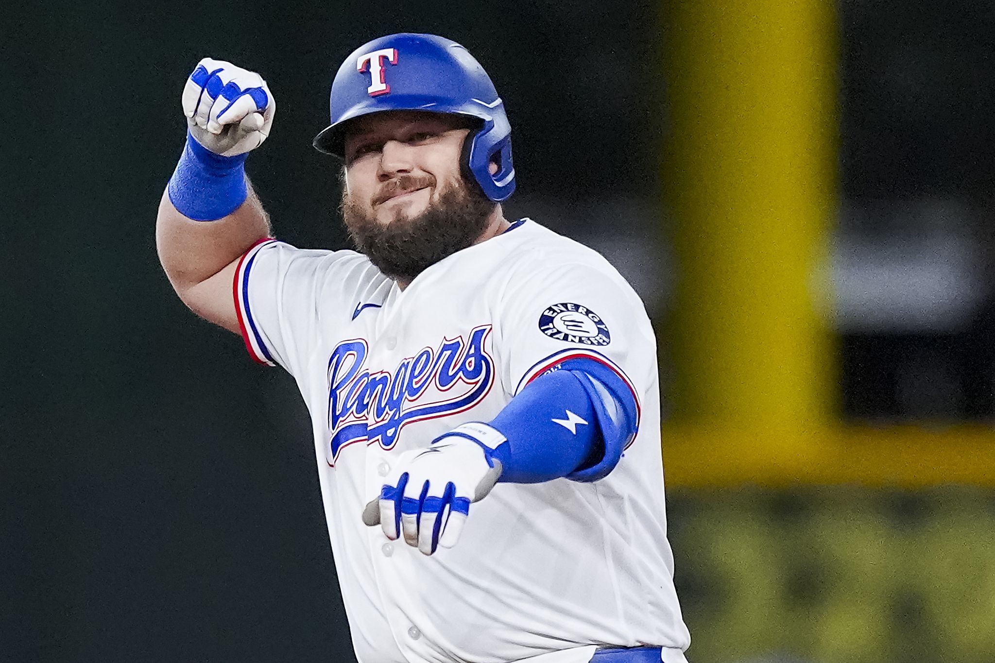 Michigan powers through UConn for its second national title