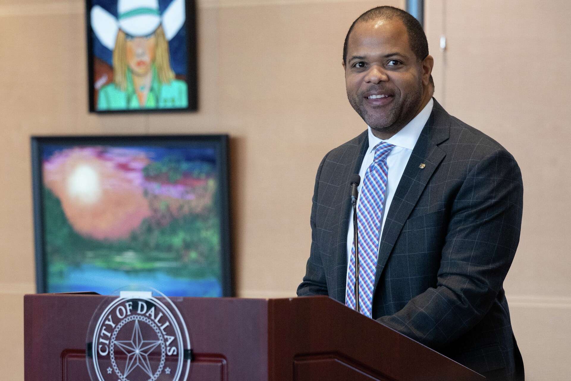 Dallas mayor touts long-run growth model to push finance hub