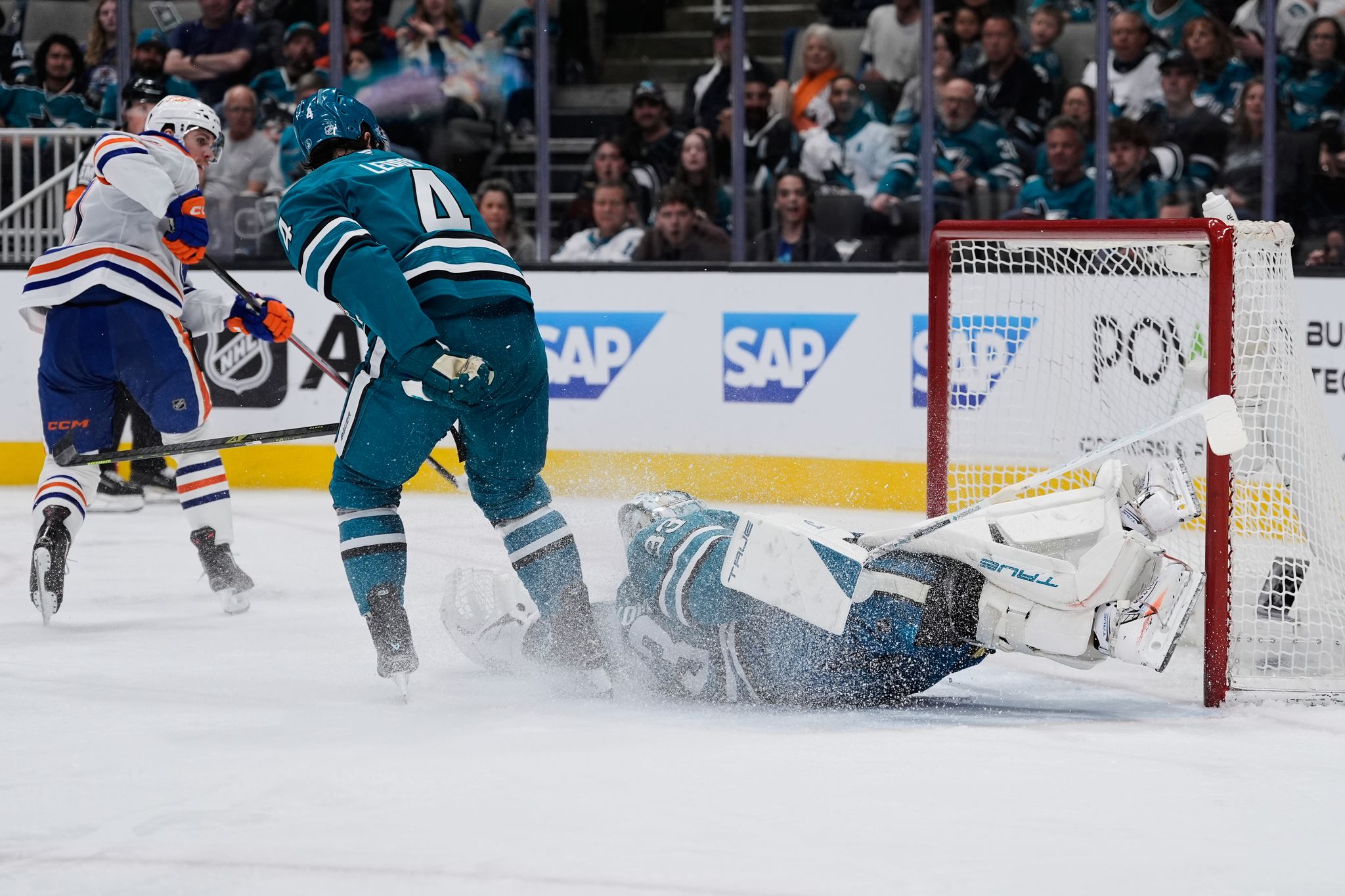 Connor McDavid's hat trick leads the Oilers to a 5-2 win over the Sharks