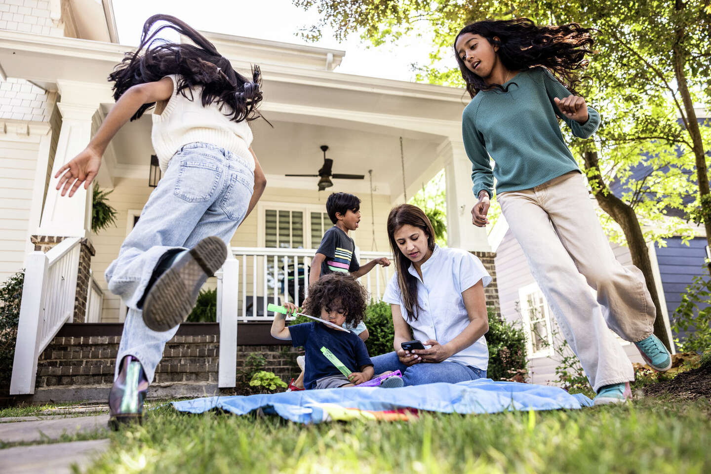 Parents can model healthy habits to help kids thrive