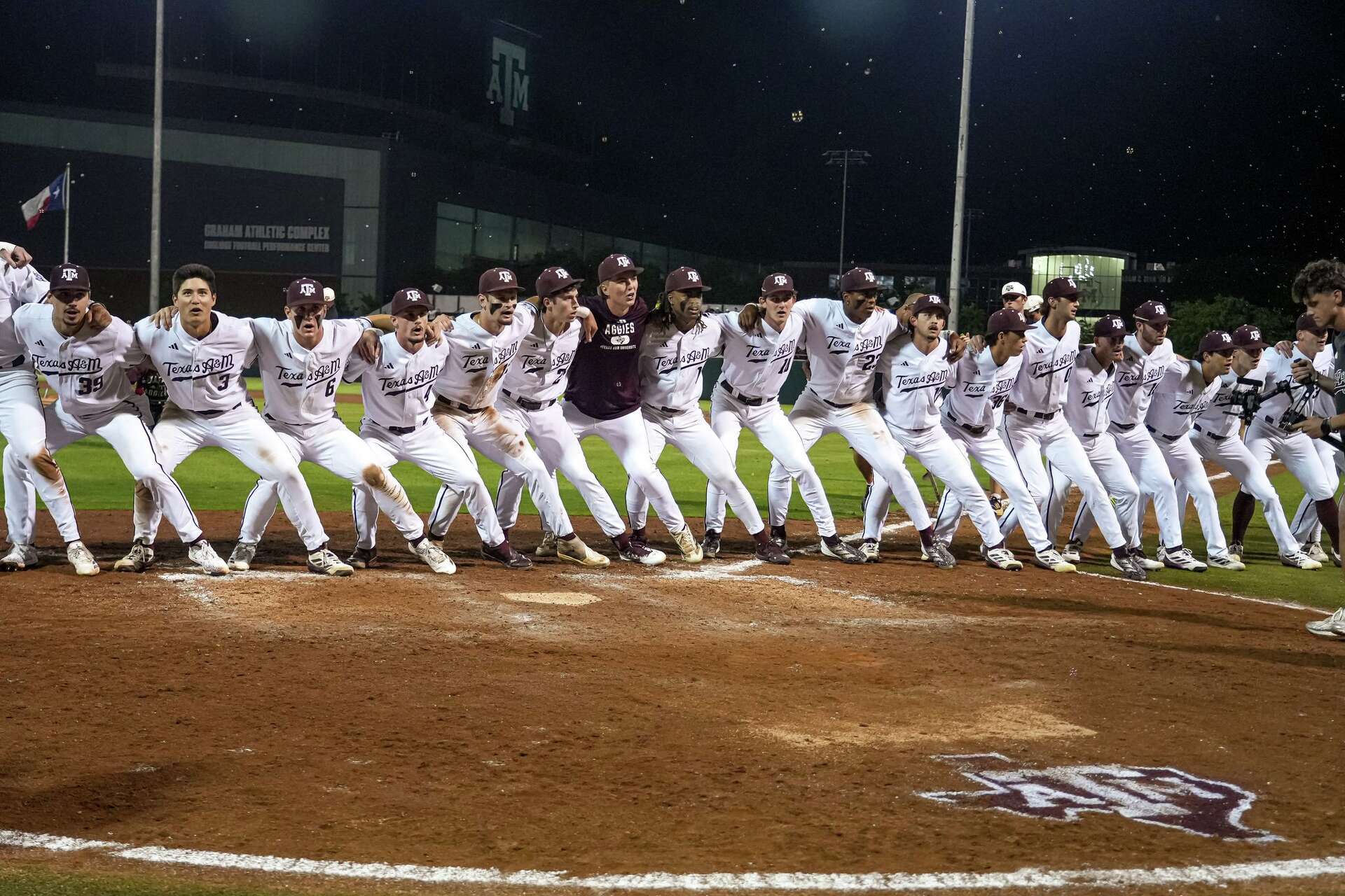 Texas baseball: Longhorns lose to Aggies in Jim Schlossnagle's return