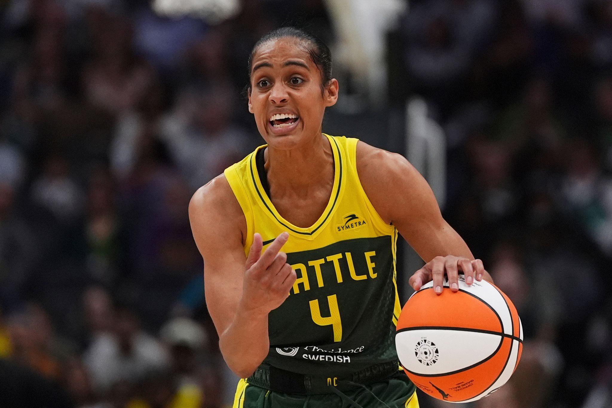 Skylar Diggins signs with the Chicago Sky; Satou Sabally joins the New ...