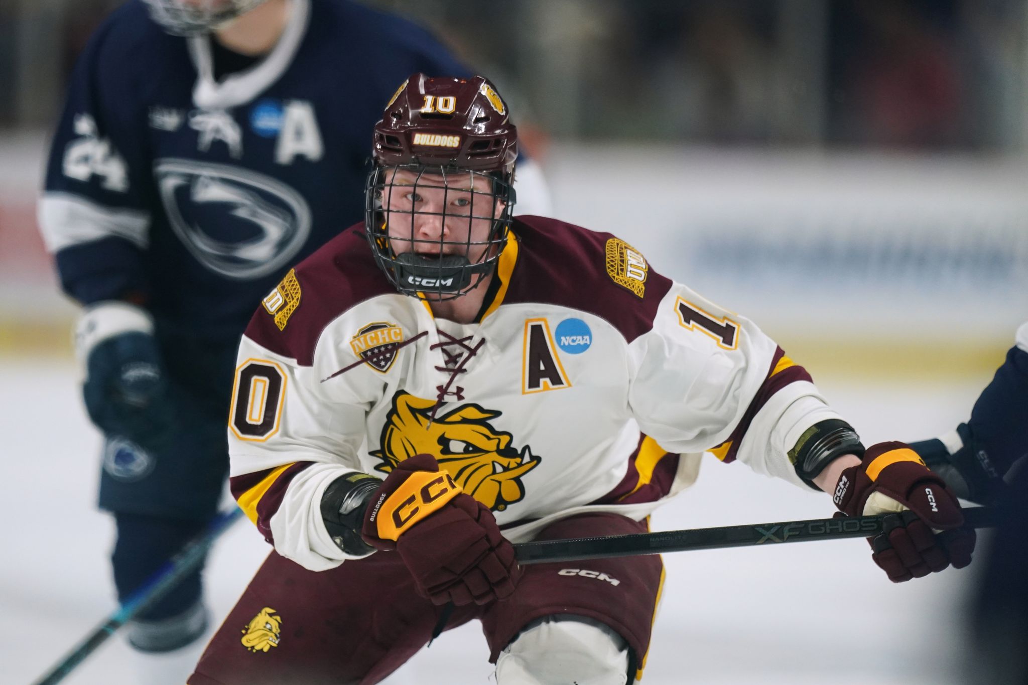 Minnesota Duluth forward Max Plante wins the Hobey Baker Award