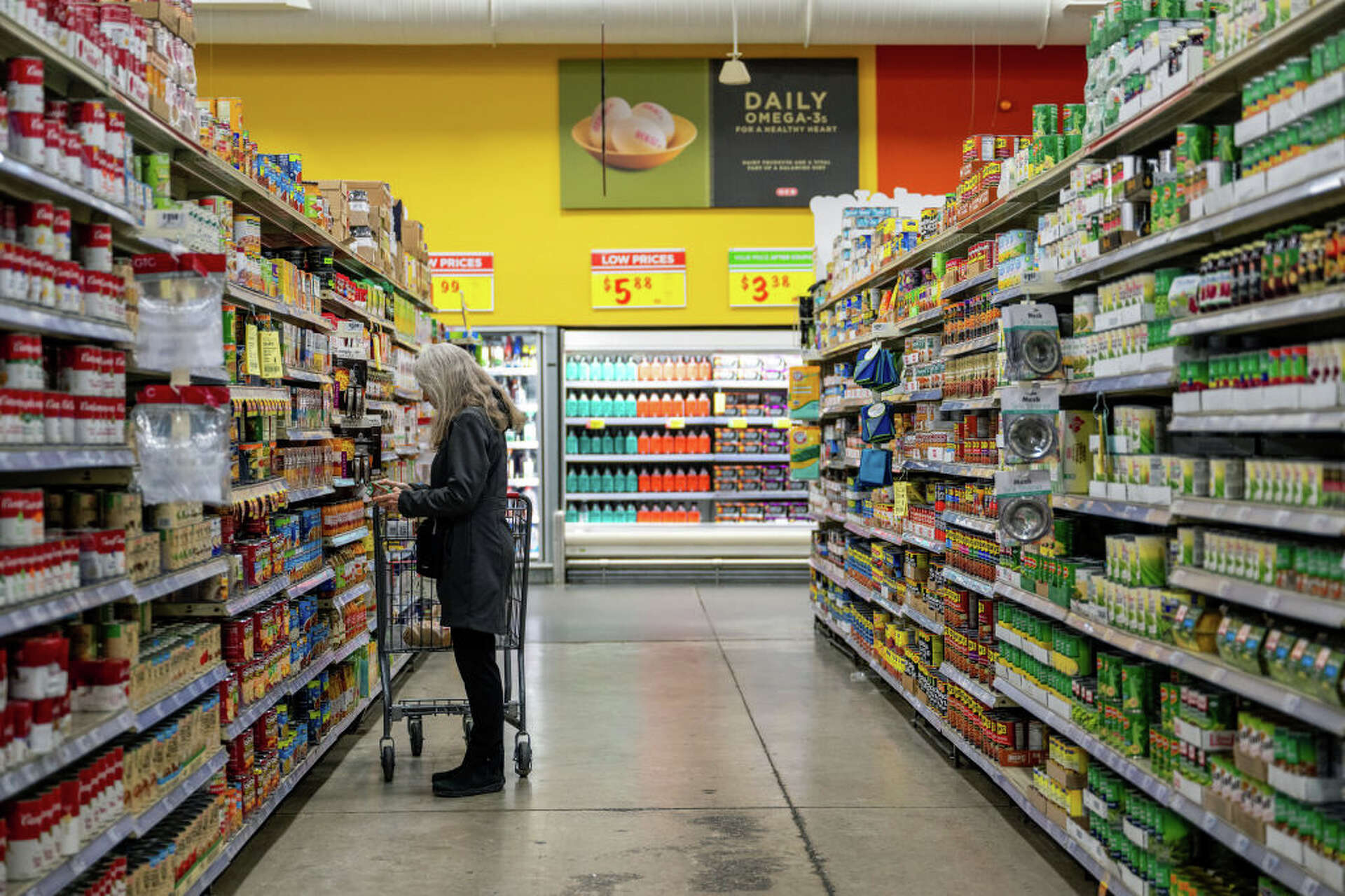 Report: H-E-B prices in Texas fall short to national rivals