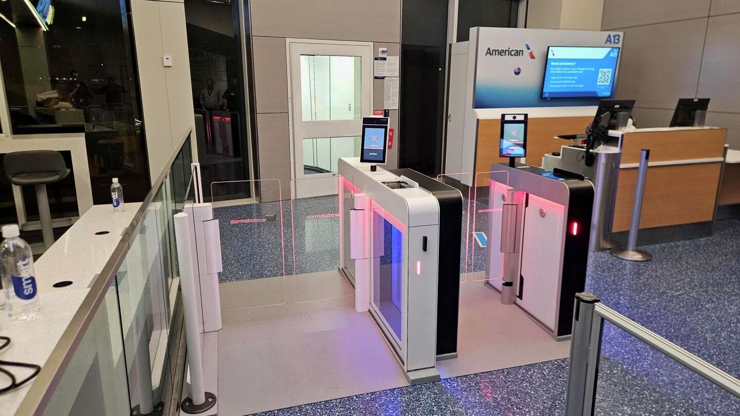 American Airlines to roll out electronic gates at DFW Airport hub