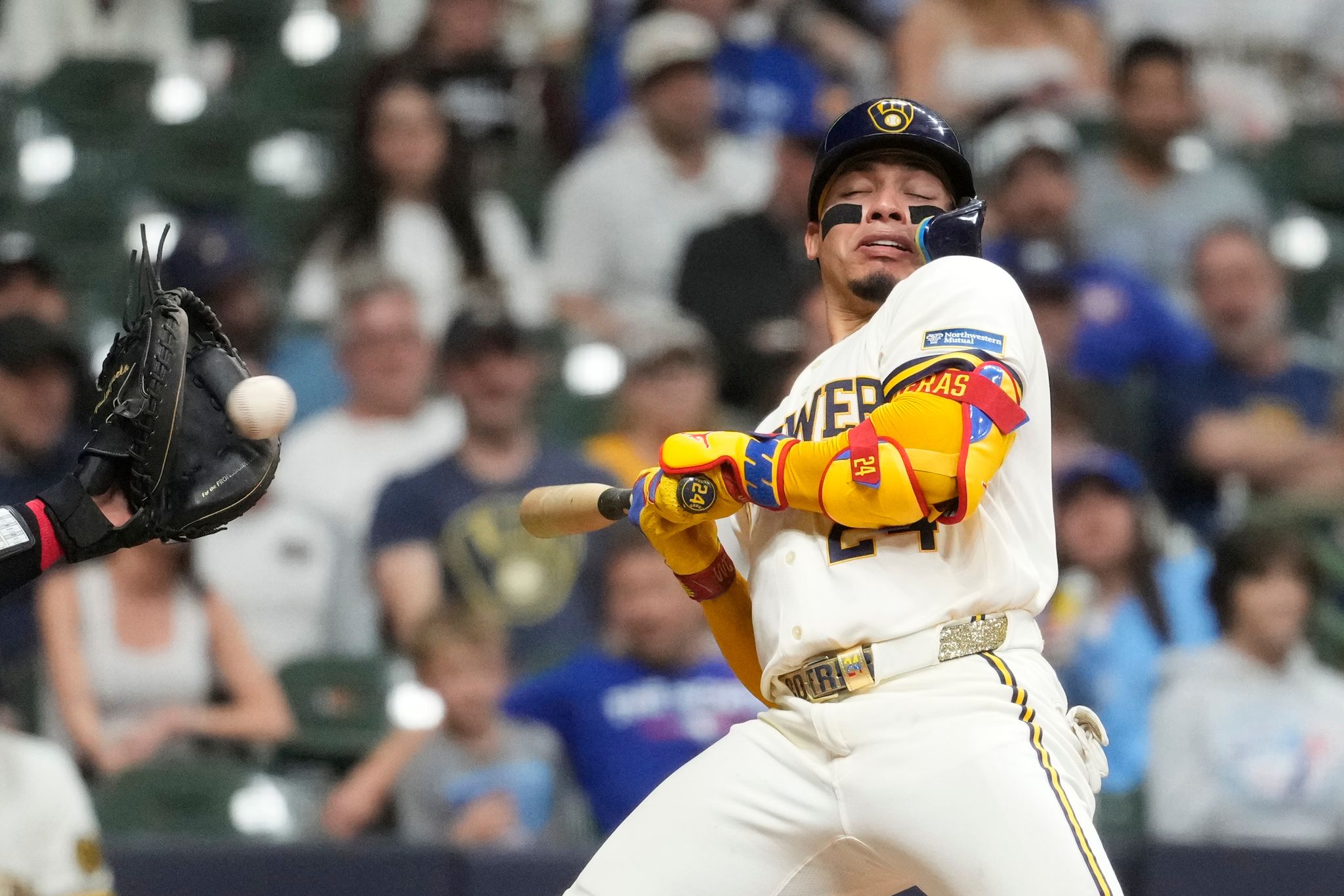 Blue Jays batter Brewers' bullpen to win 9-7 in 10 innings as Milwaukee ...