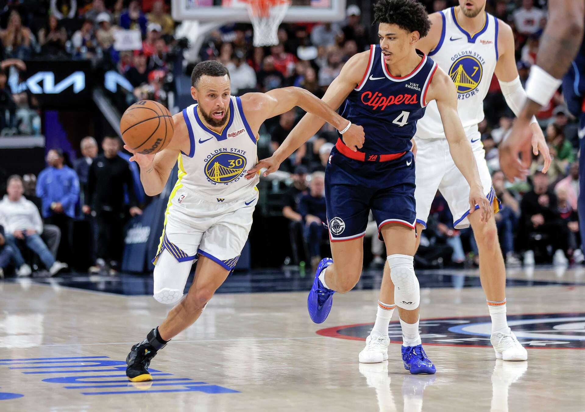 Warriors, Steph Curry conjure a classic to stun Clippers in play-in