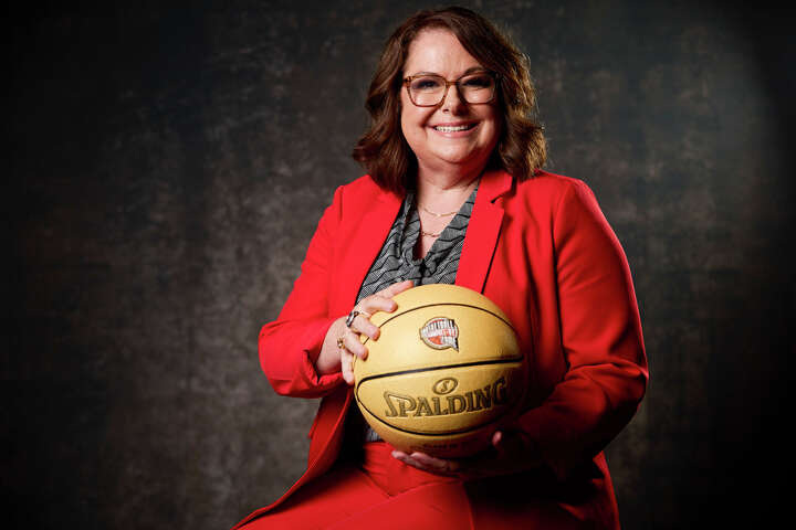 New Michelle Smith book chronicles ‘Life’s Work’ of Tara VanDerveer