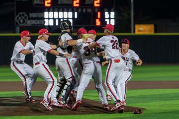Two Texas high schools top Baseball America's national rankings
