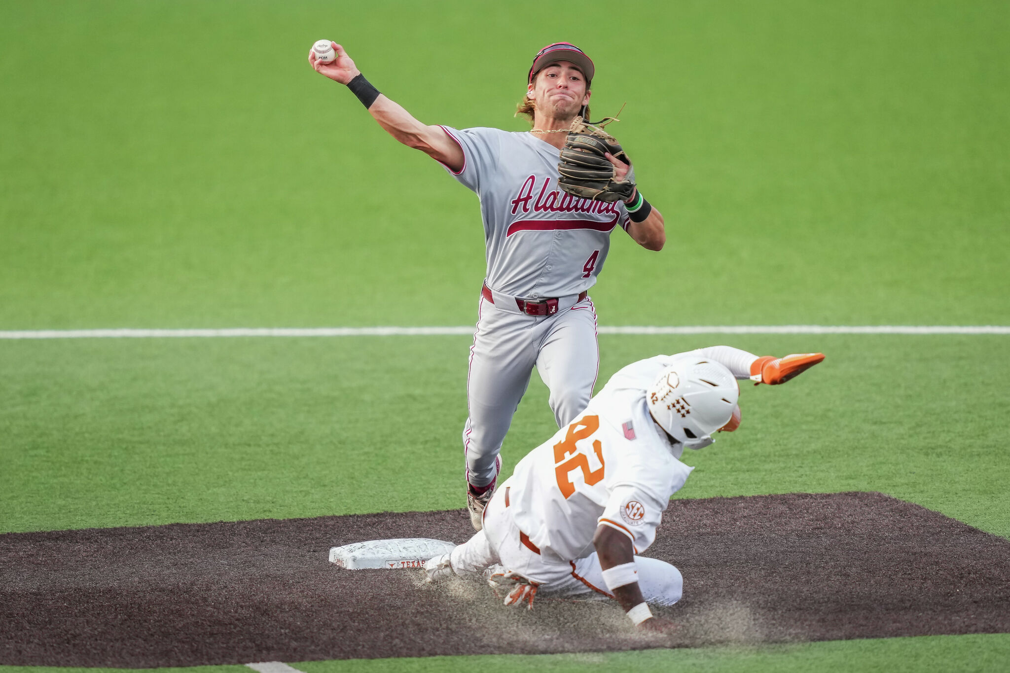 Texas baseball beats Alabama: Recap, highlights from Horns' Game 1 win