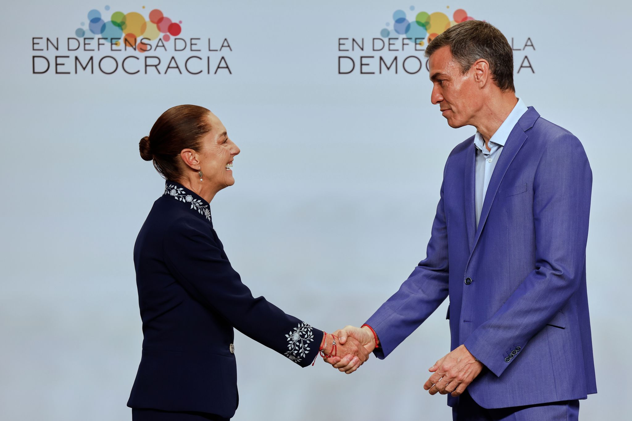 With a handshake, Spain and Mexico put diplomatic tussle over their ...