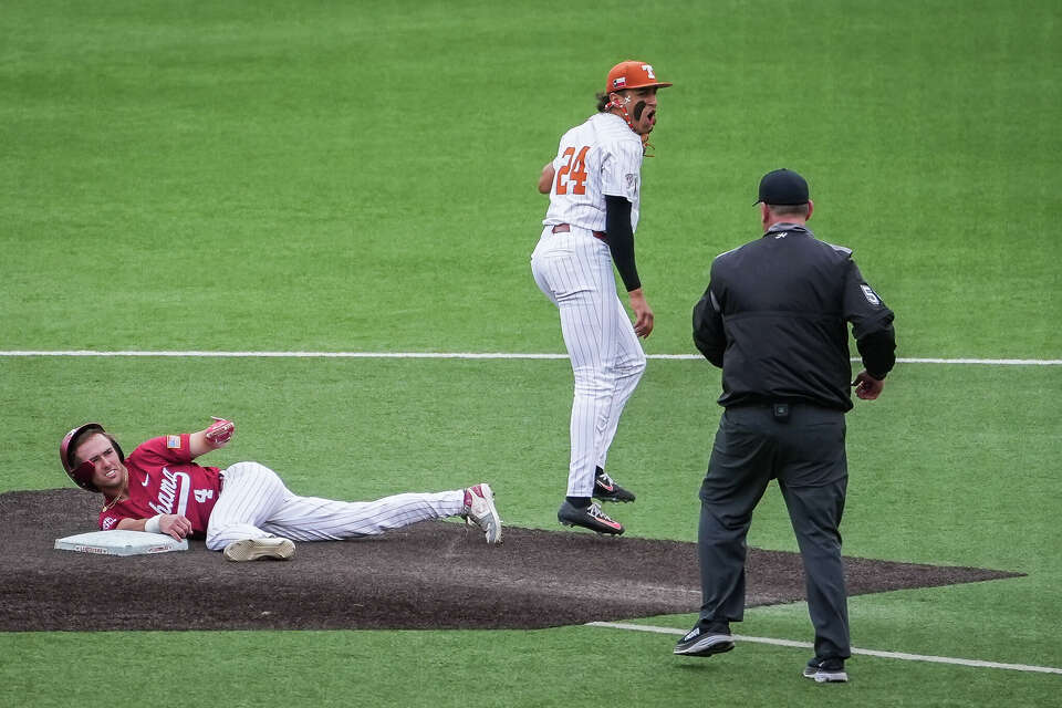 Texas baseball vs Alabama game score: Replay, highlights for Game 3