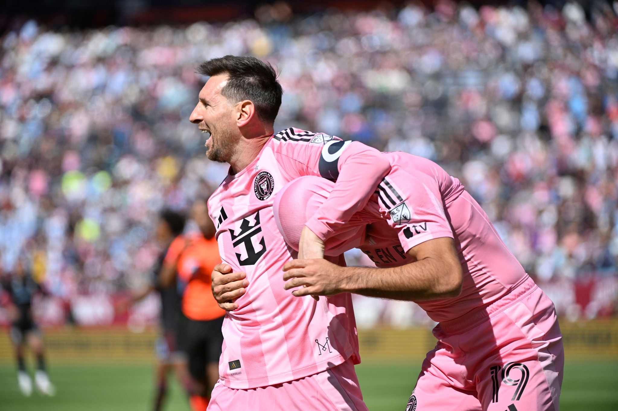Lionel Messi scores 2 goals, Inter Miami beats Rapids 3-2, extends ...