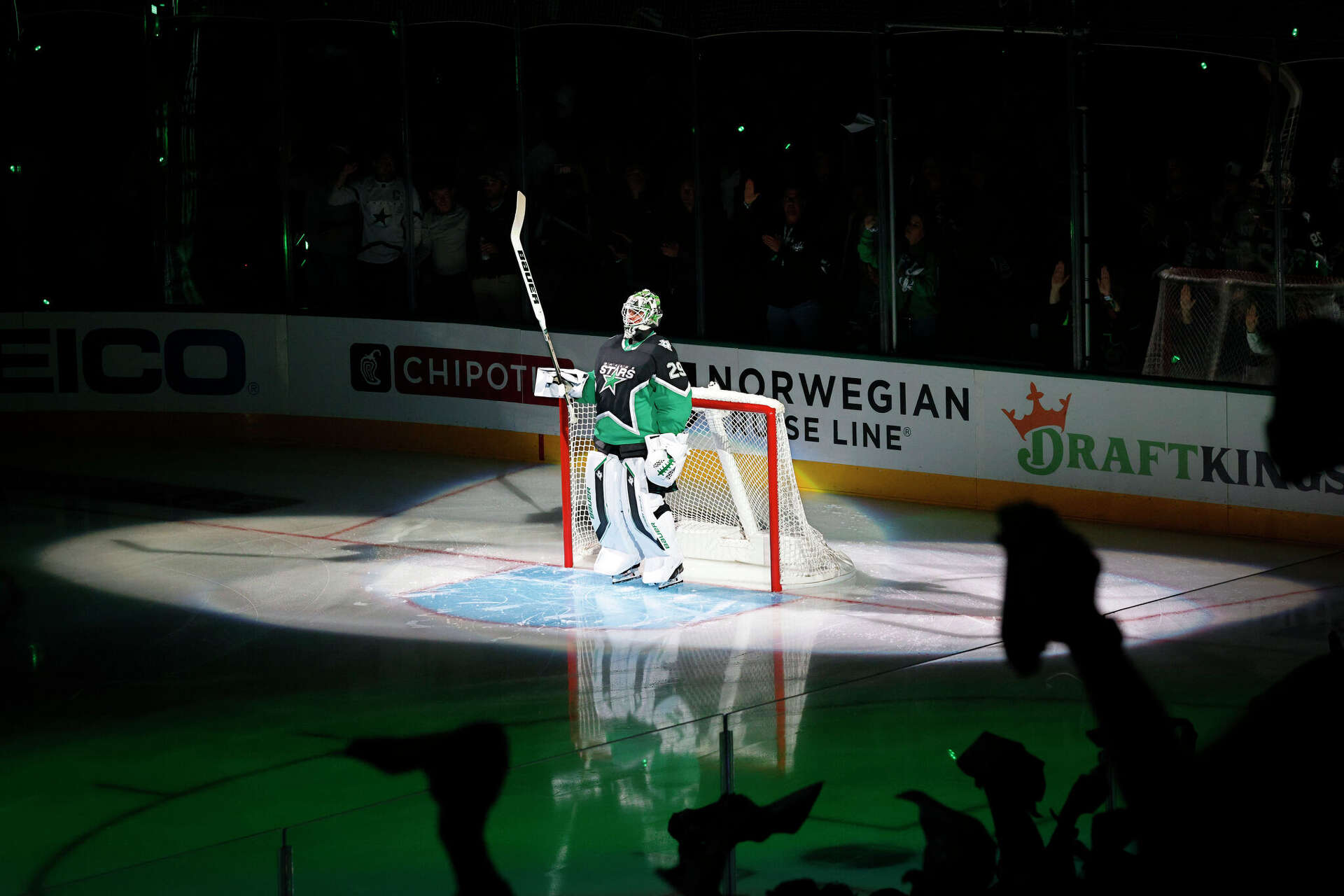Glen Gulutzan explains decision to stick with Jake Oettinger in Game 1
