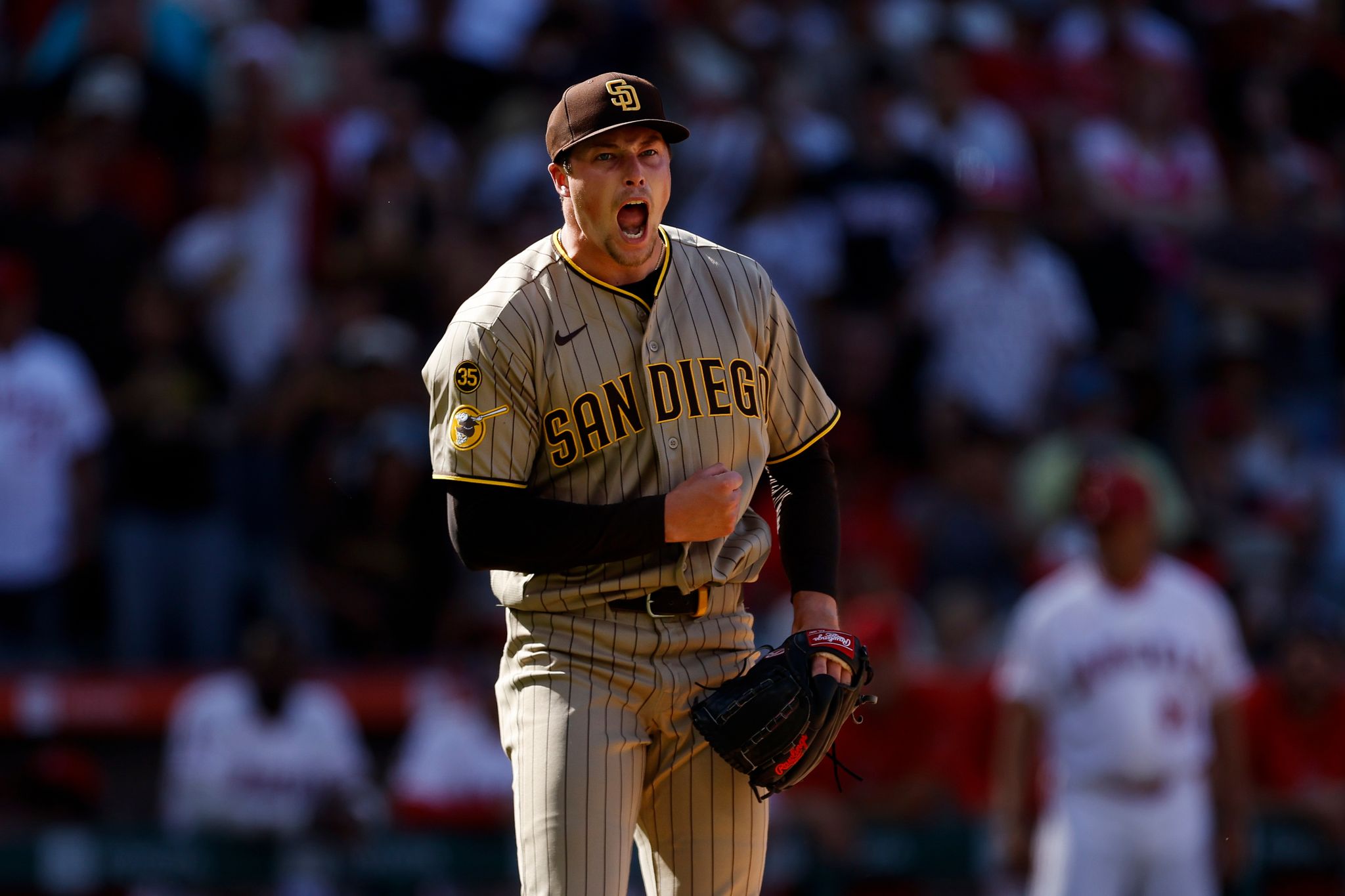 Mason Miller closes combined 2-hitter to extend his scoreless streak as ...