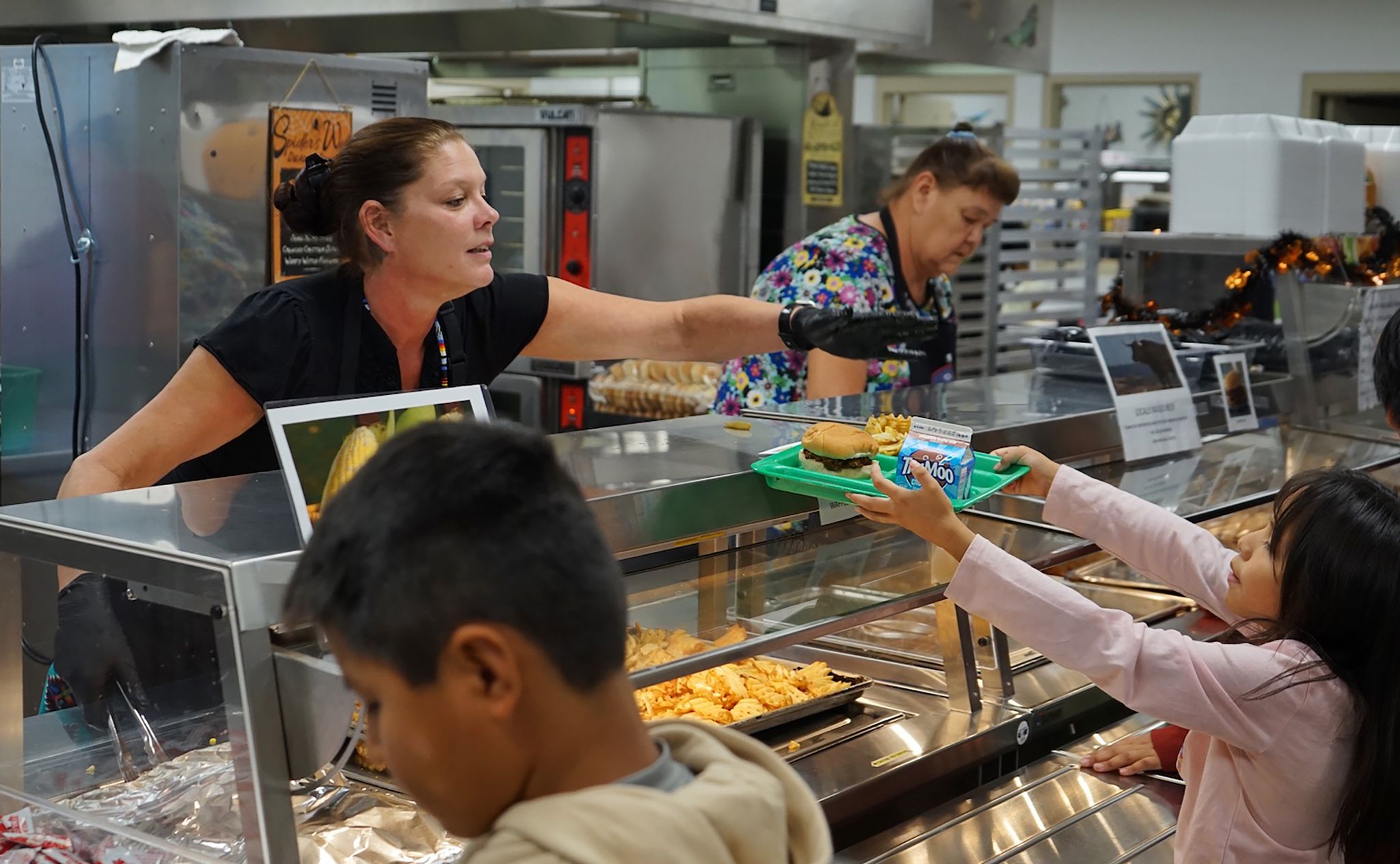 Executive order ensures summer food assistance for Wyoming kids