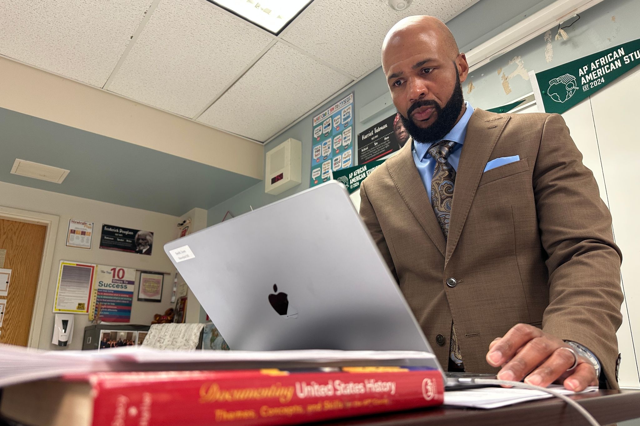Pennsylvania high school history instructor named nation's Teacher of ...
