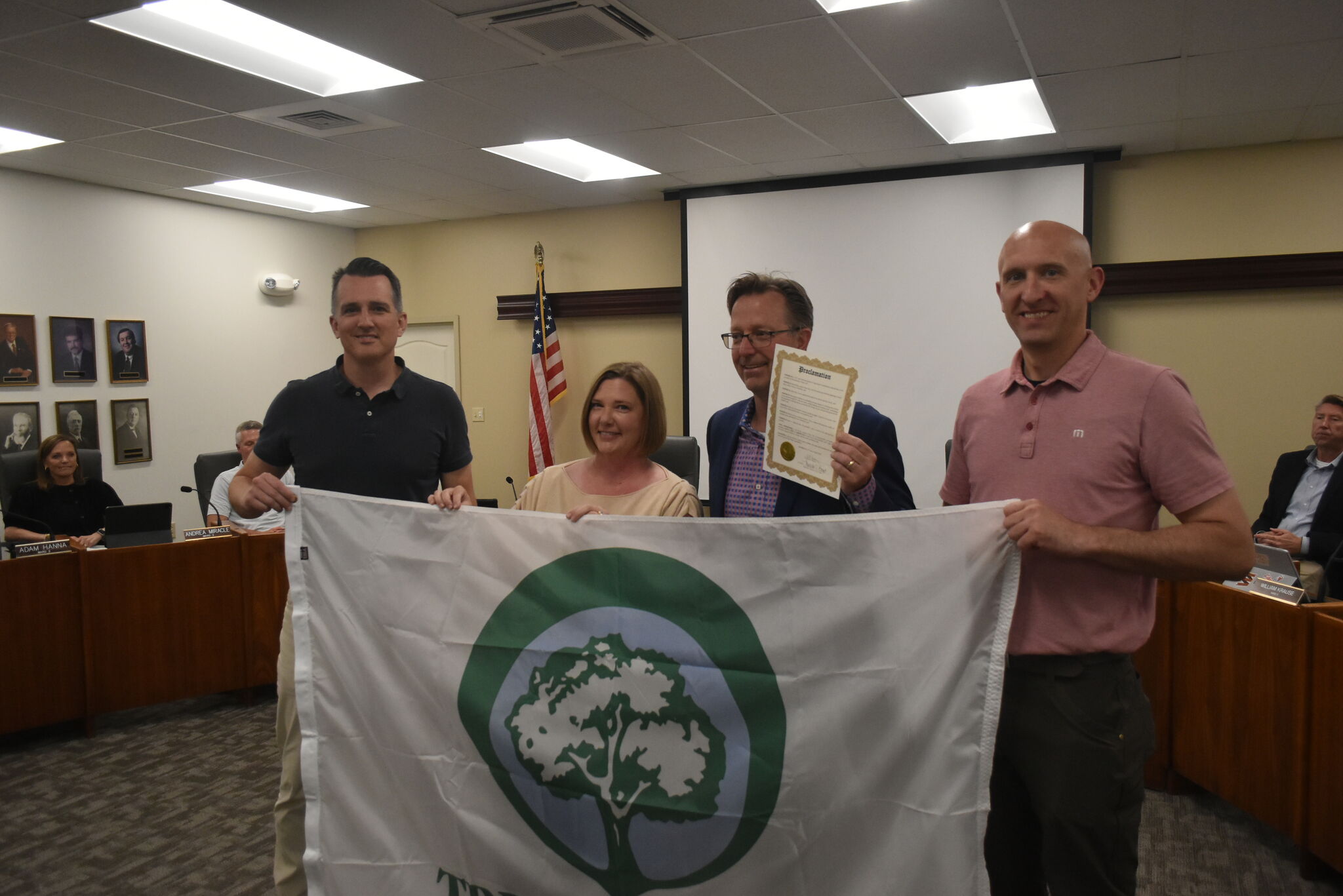 Edwardsville IL aldermen approve contracts, art center lease