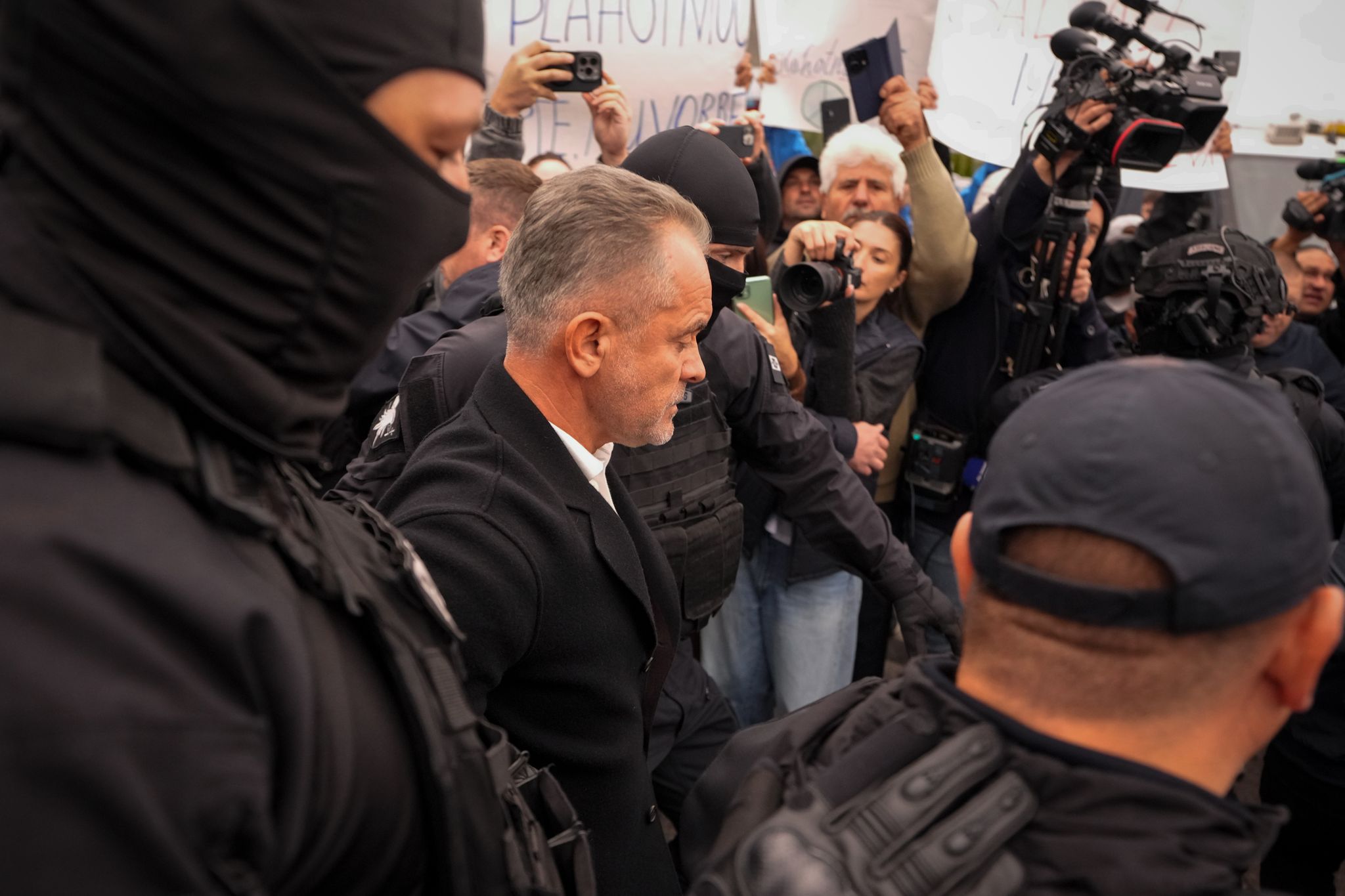 A Moldovan oligarch and ex-opposition leader gets a 19-year sentence in ...