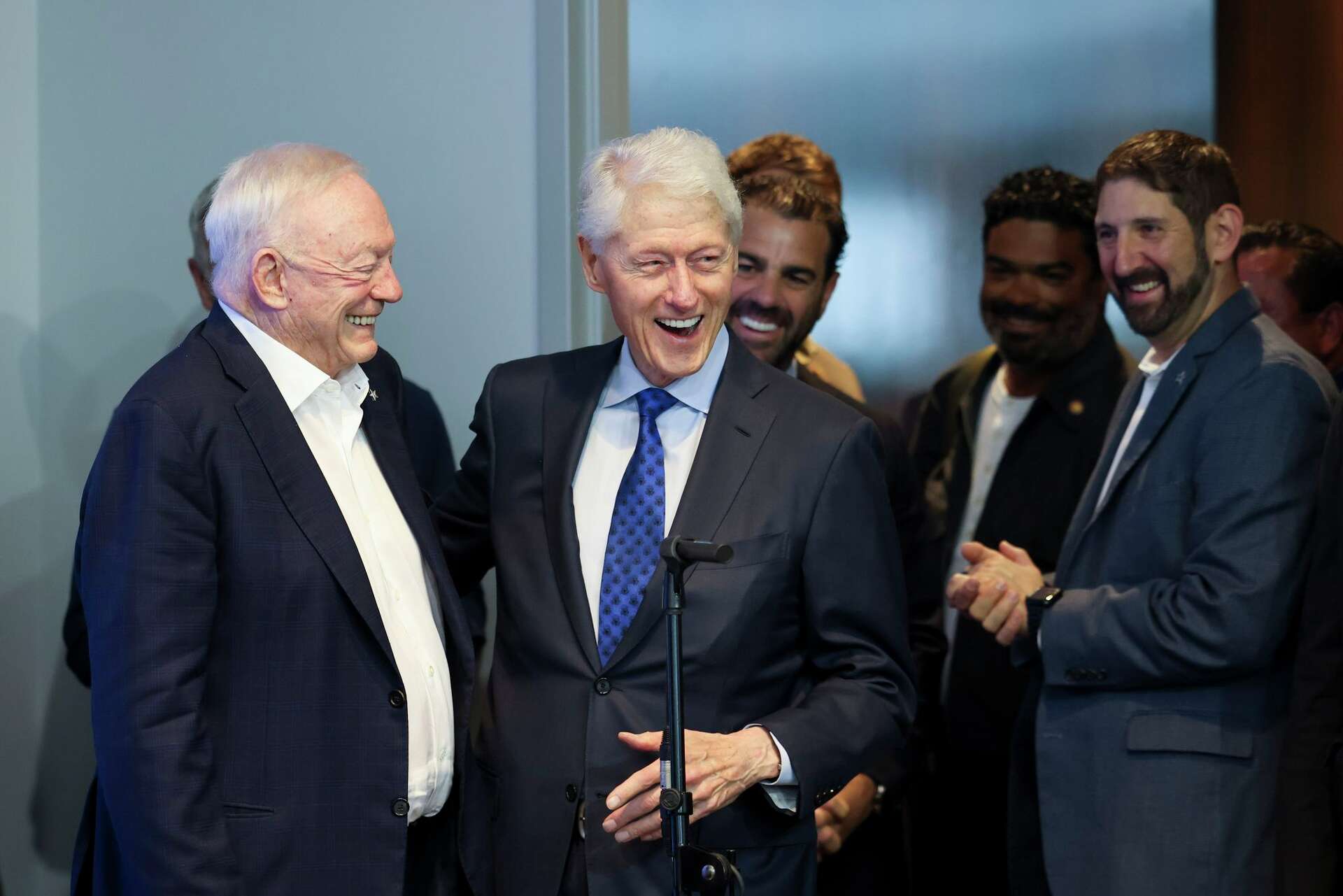 Former President Bill Clinton crashes Cowboys' pre-NFL draft presser