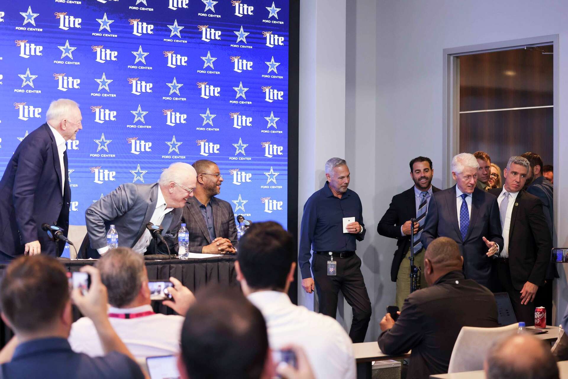 Former President Bill Clinton crashes Cowboys' pre-NFL draft presser