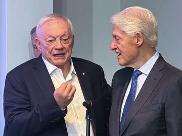 Jerry Jones shares a moment with old friend Bill Clinton as Cowboys ...