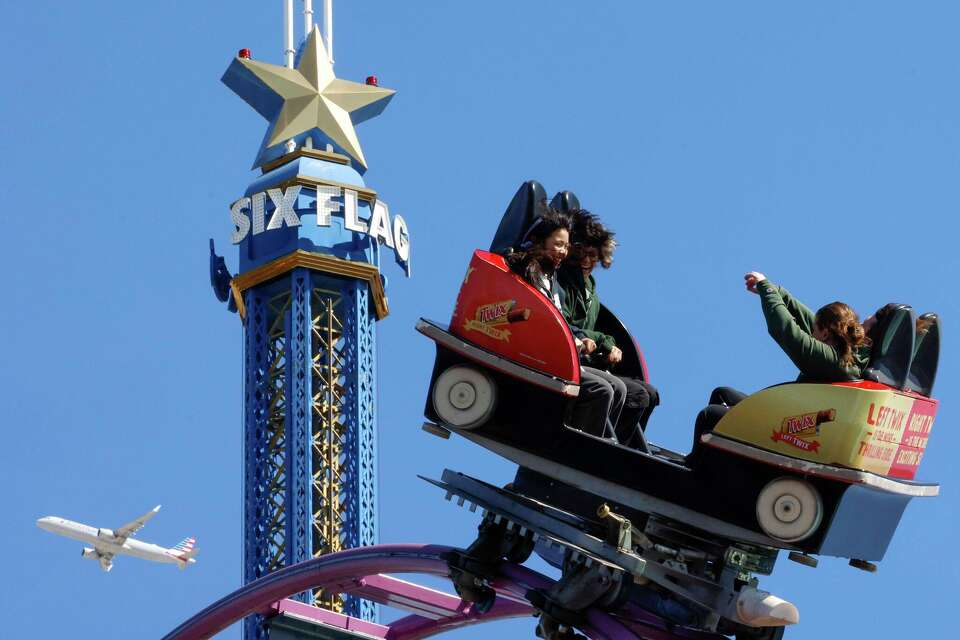 How to get free Six Flags pass for children ages 3-5