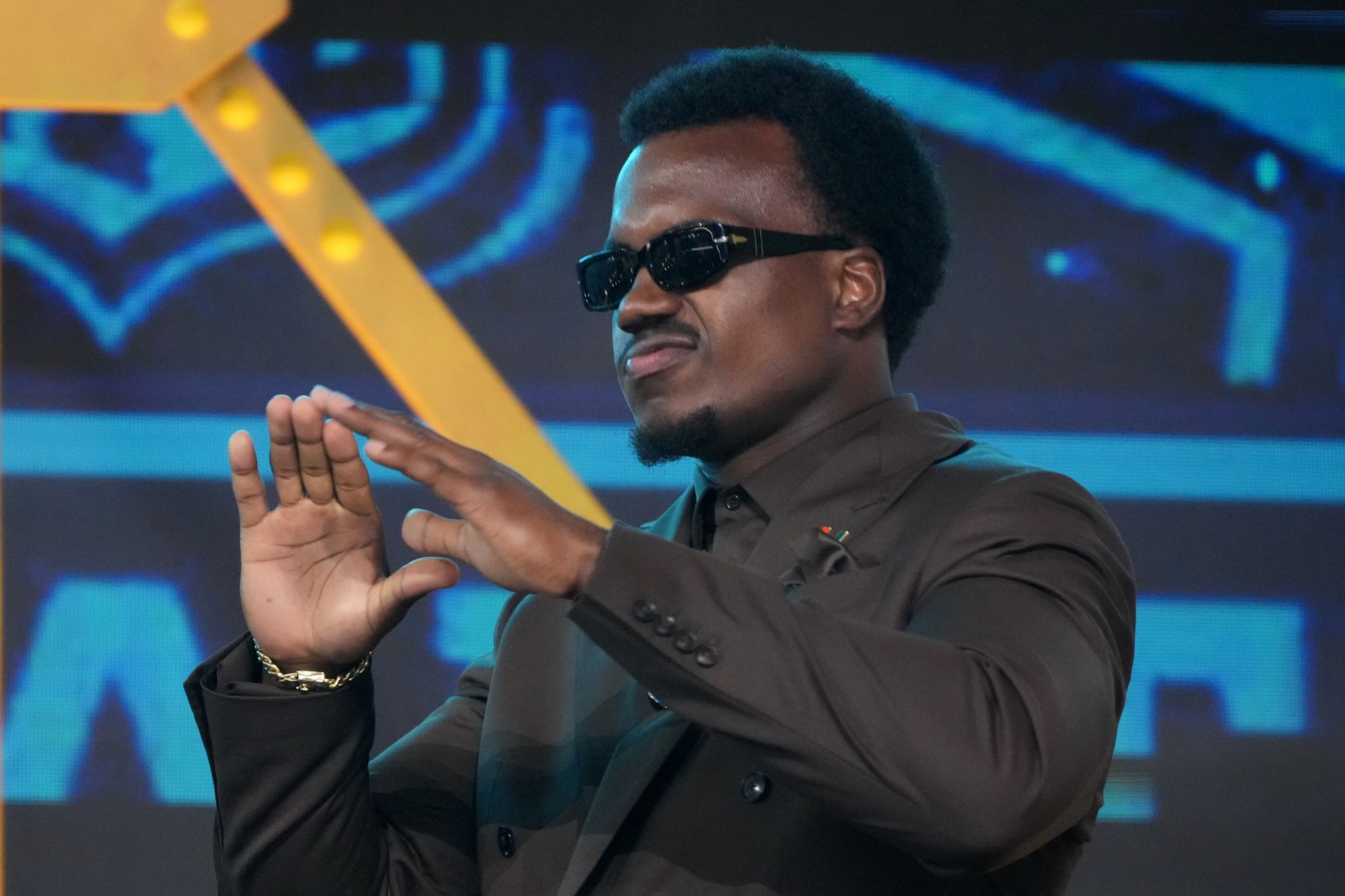 Buccaneers select edge rusher Reuben Bain Jr. No. 15, hoping to bolster ...