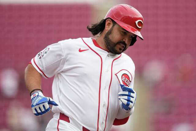 Rojos sacan al bateador designado Eugenio Suárez ante los Tigres por ...