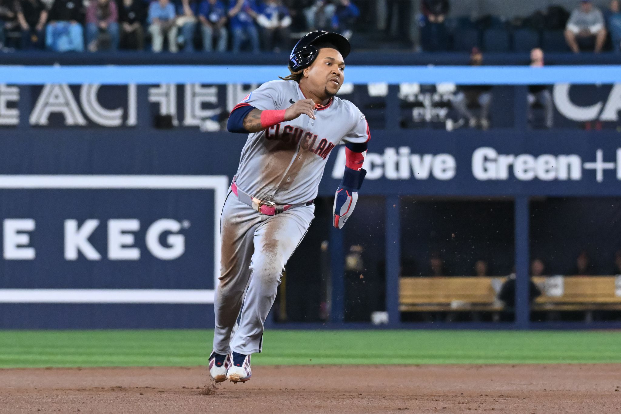 Martínez hits 2 homers as Guardians beat Blue Jays