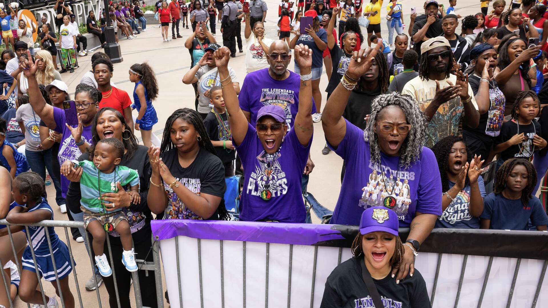 Dallas ISD celebrates basketball dominance with Victory Park parade