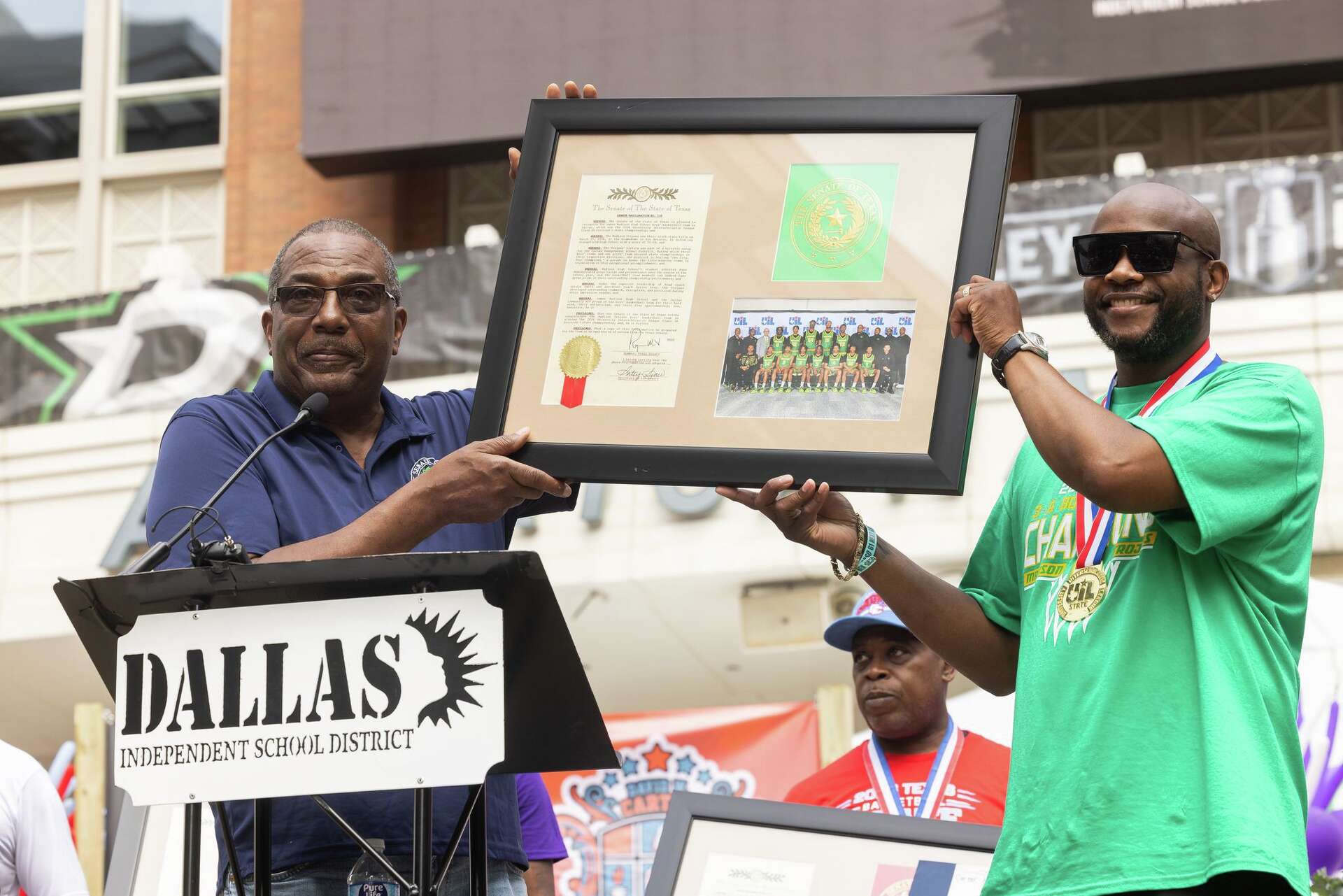 Dallas ISD celebrates basketball dominance with Victory Park parade