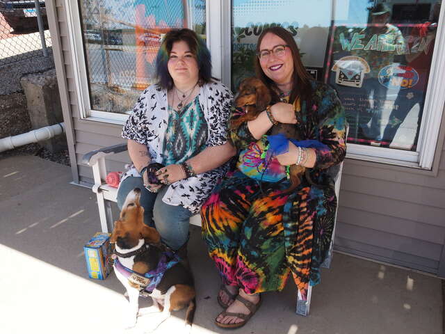 Grateful Dead Day brings psychedelic crowds to Downtown Alton