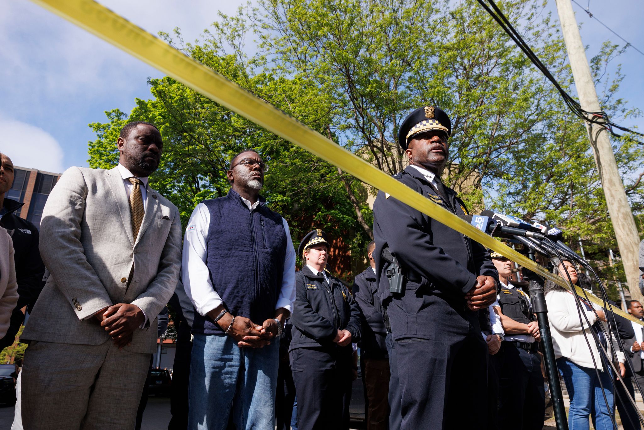 Suspect in shooting of 2 Chicago officers allegedly pulled handgun from ...