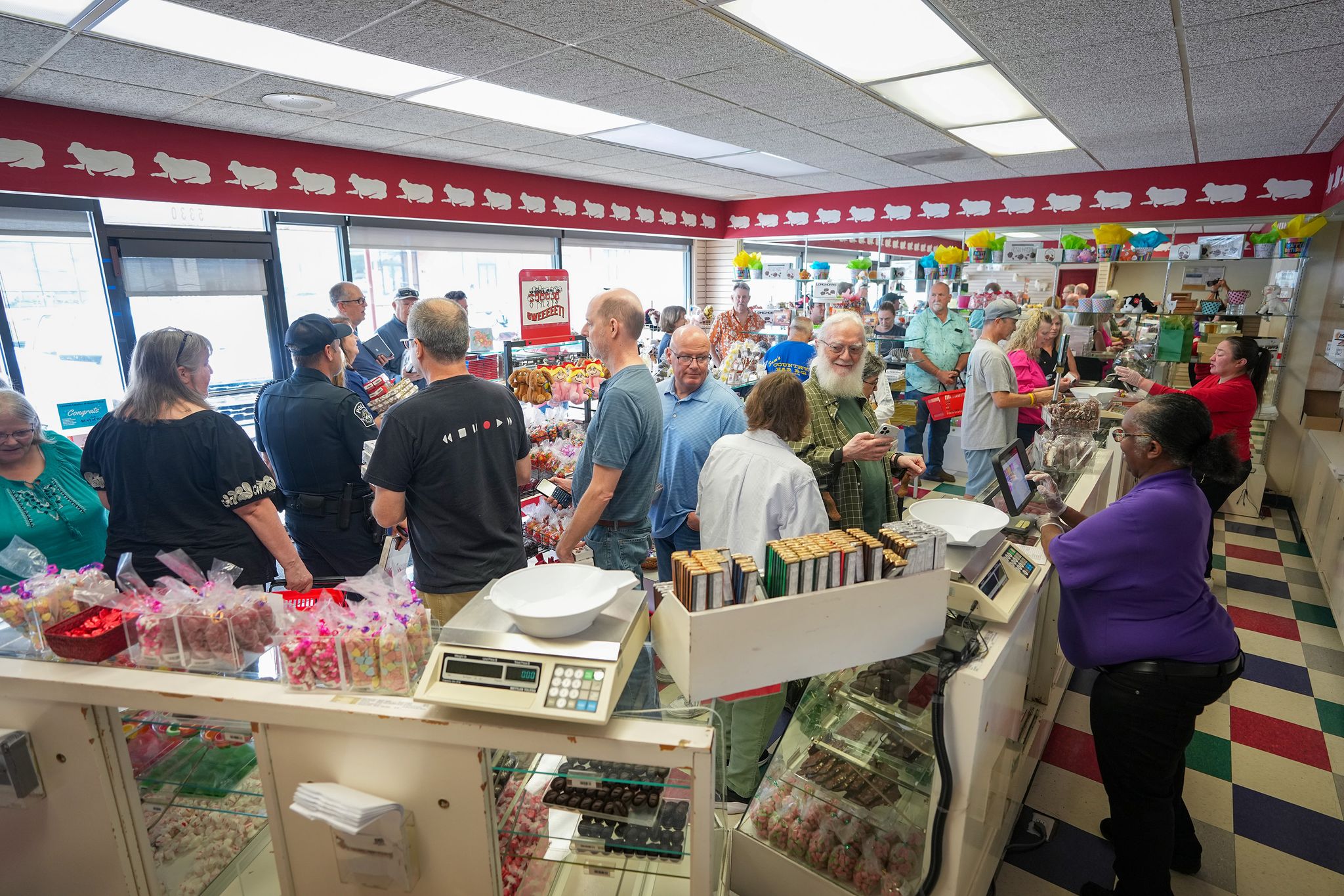 Lammes Candies Austin closing photos show final rush
