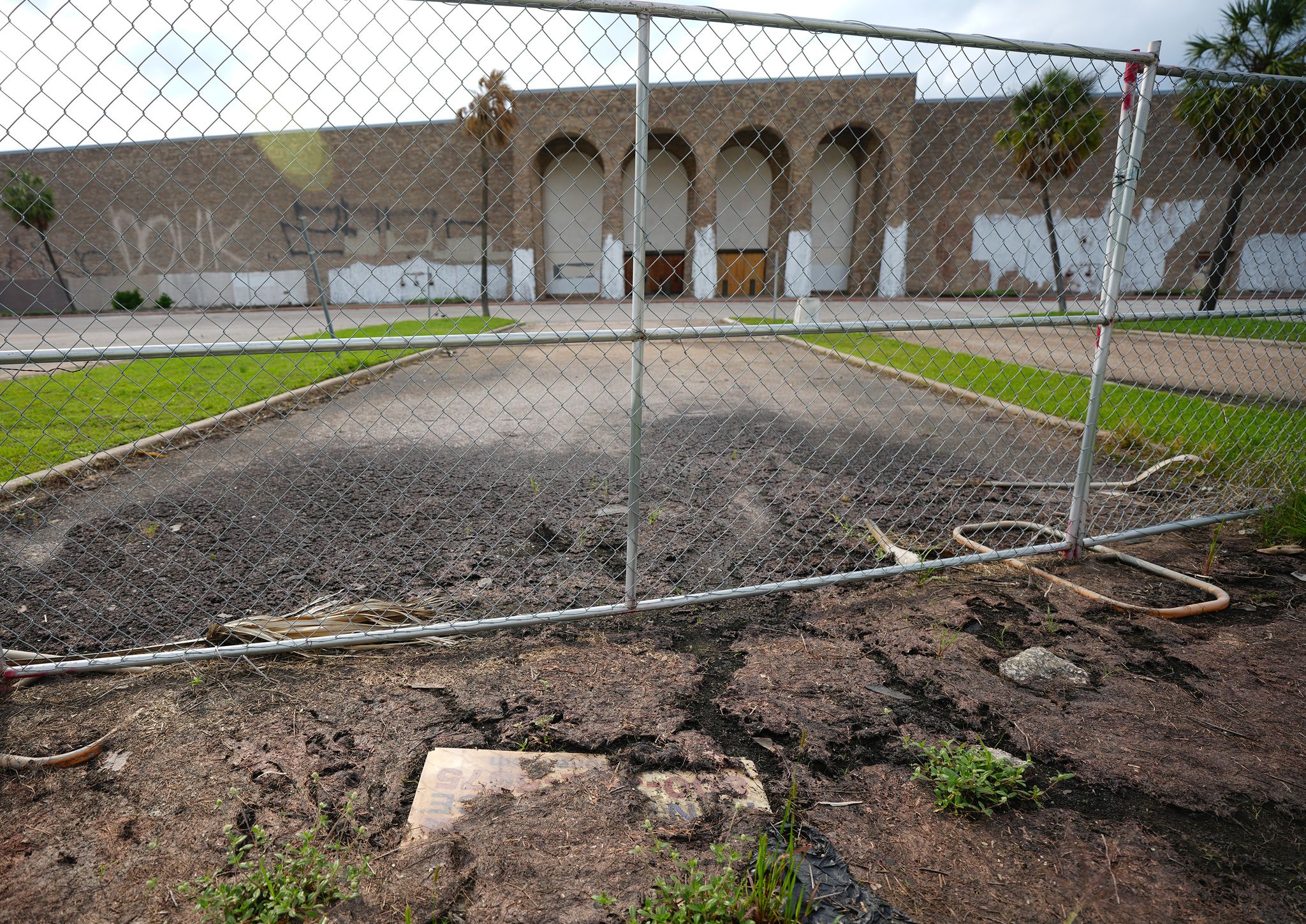 Houston mall demolition could make way for Houston high-speed train
