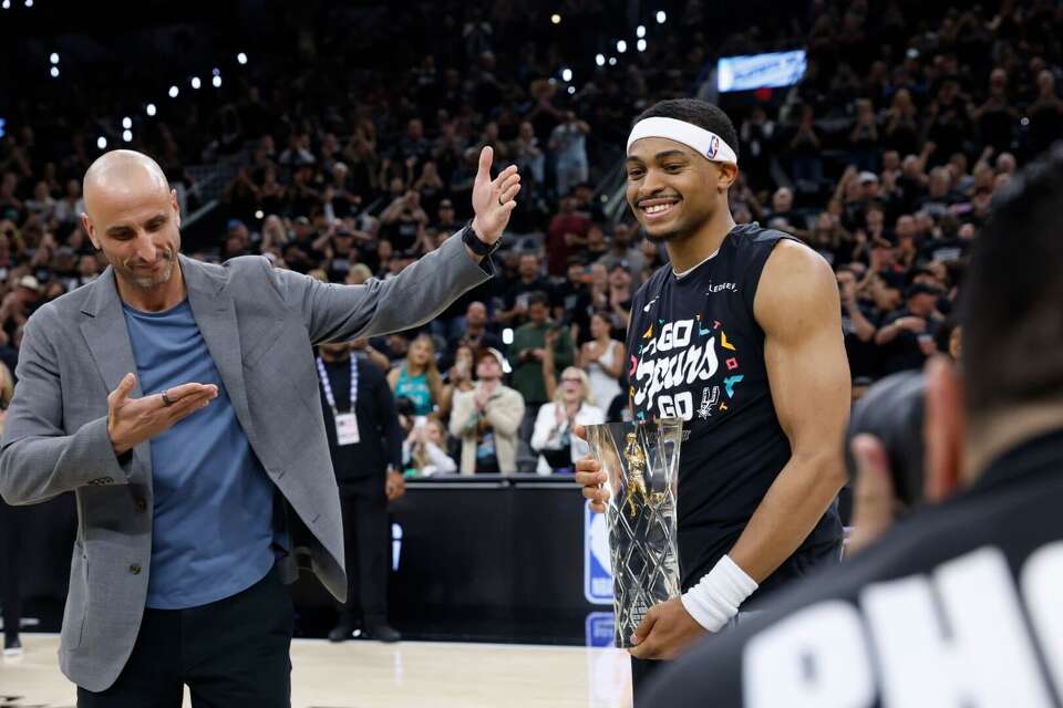 How Manu Ginobili's presence touched Spurs' Keldon Johnson at ceremony