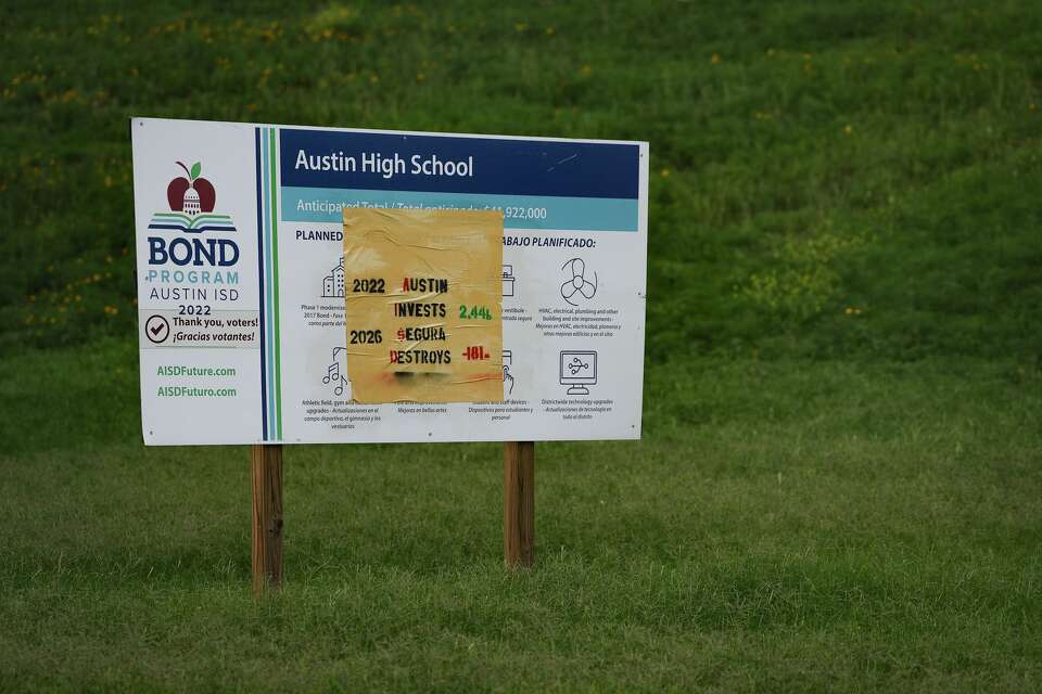 Austin ISD staff, parents push back against cuts to ease $181M deficit