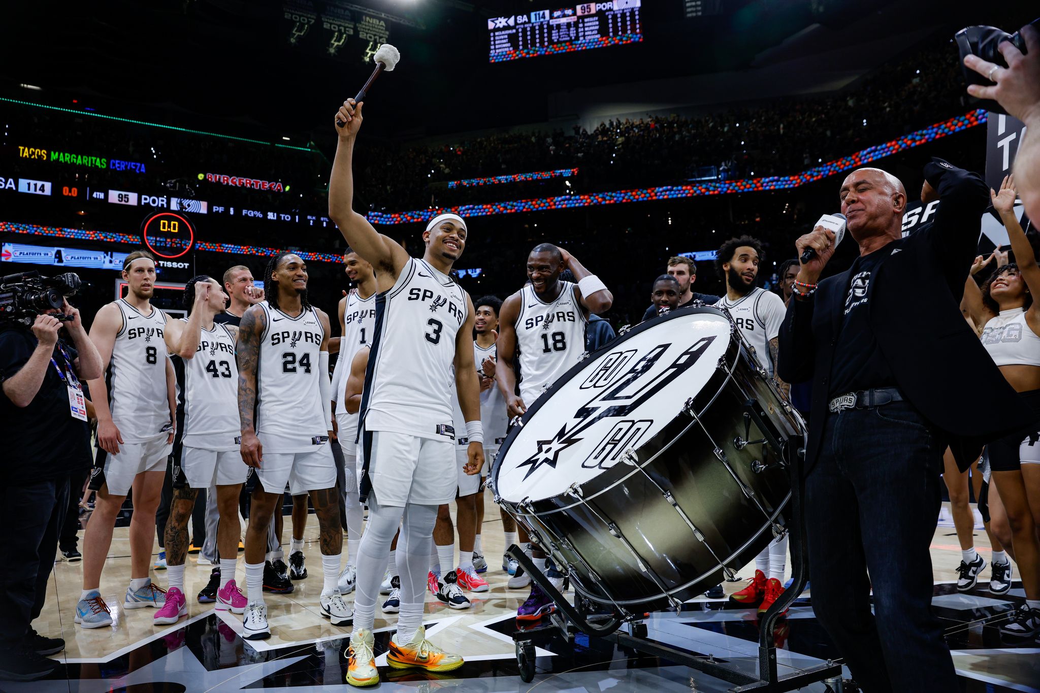 Spurs Game 5: Commerce Street stays open for fans
